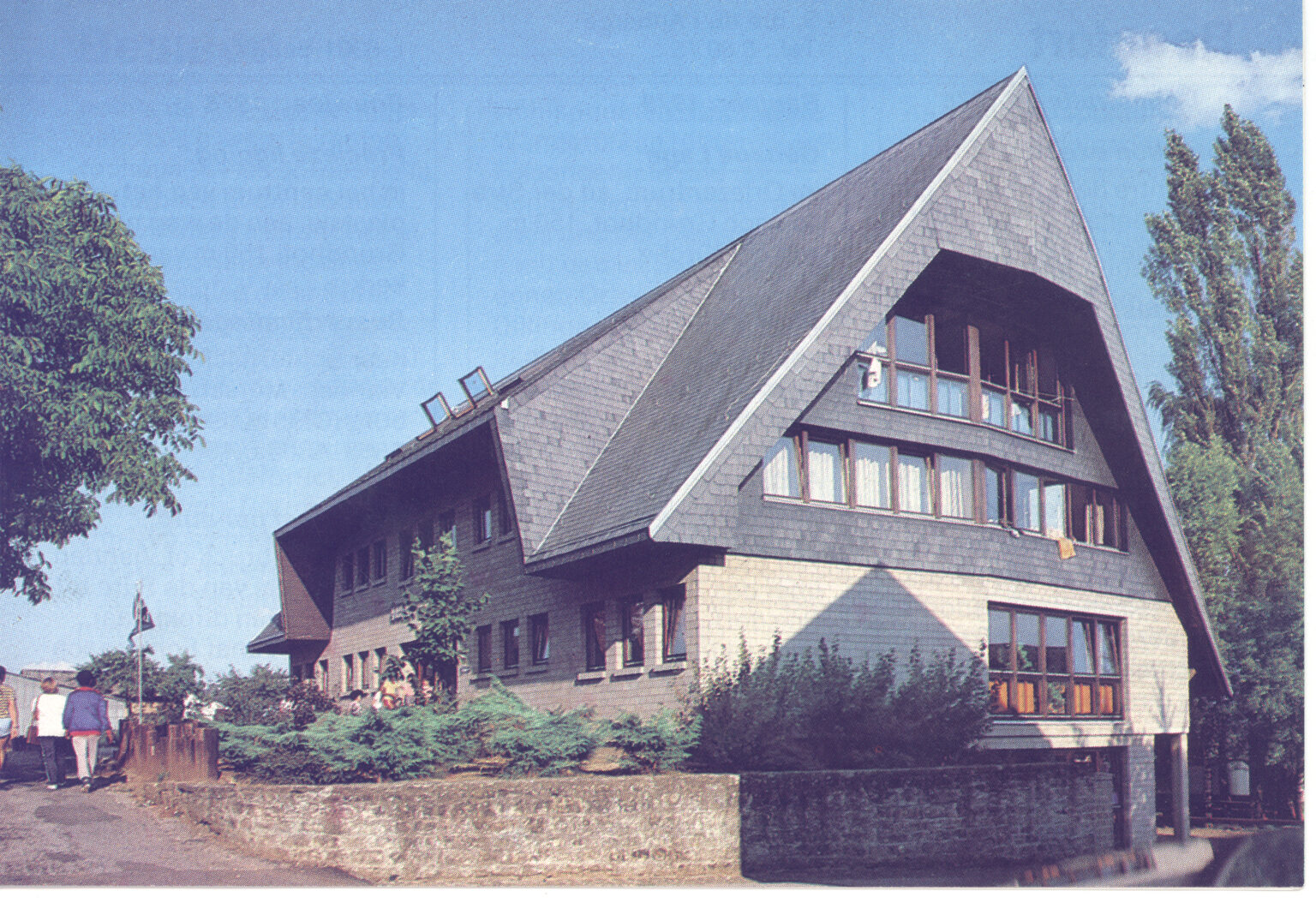 D'hier à aujourd'hui : l'auberge de jeunesse Beaufort au fil des ans ...